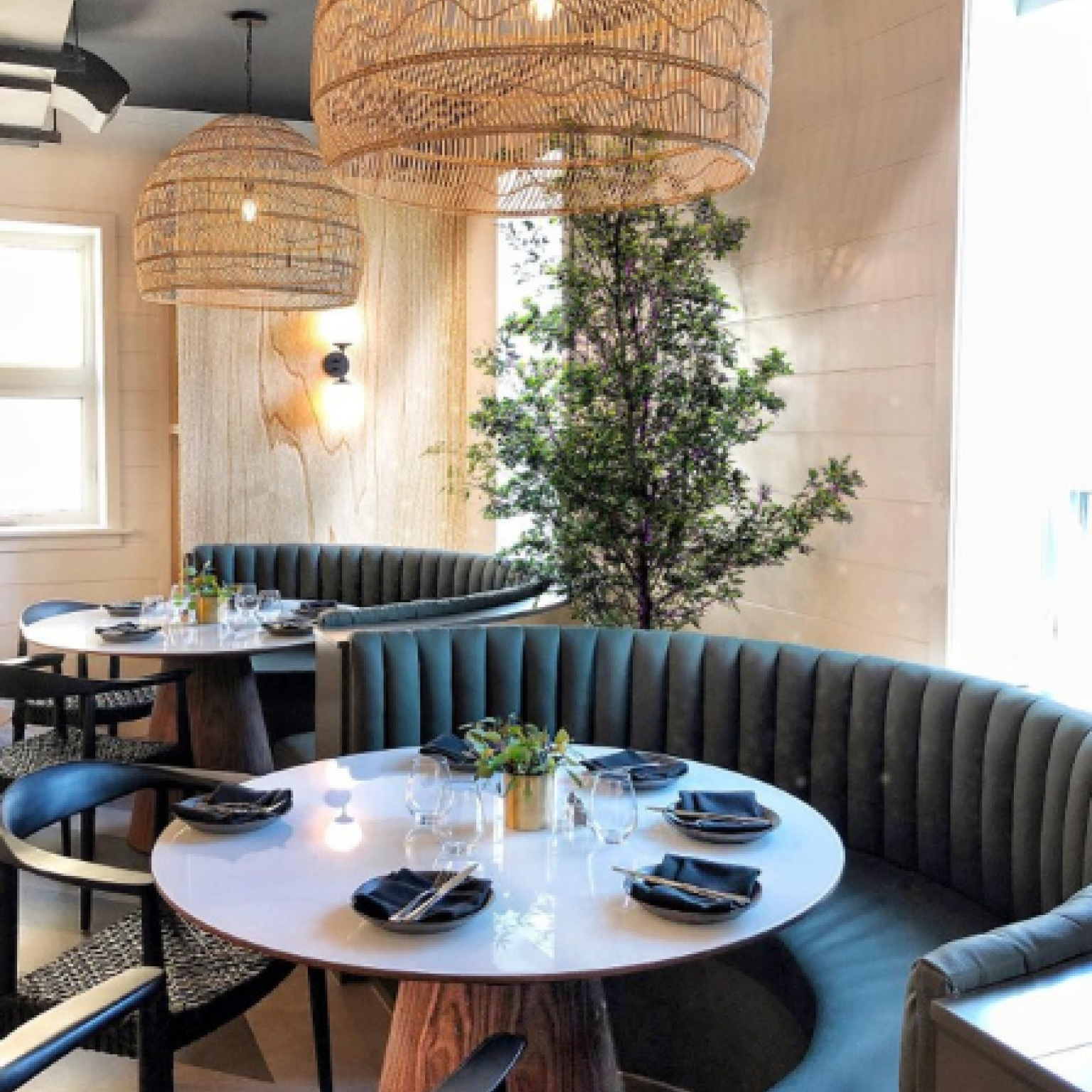 Winston Dining Table Round 48" | Mid Century Modern