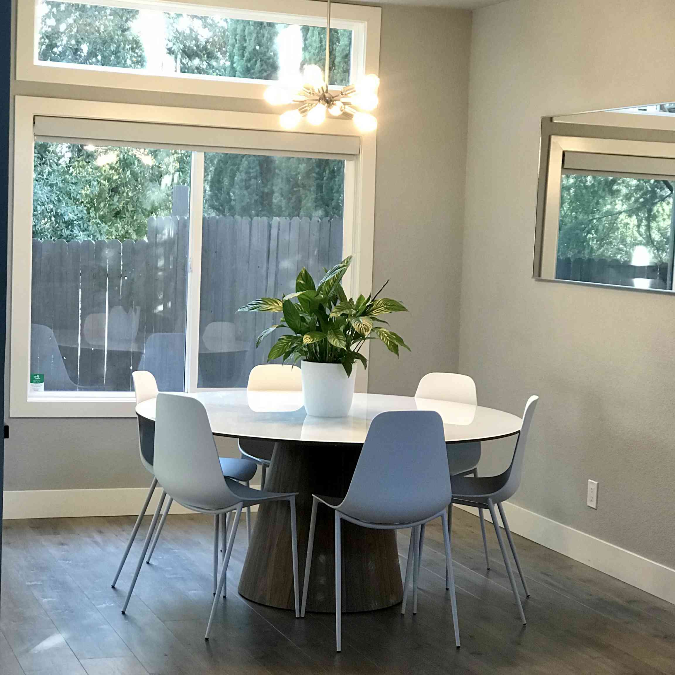 Winston Dining Table Round 63" | Mid Century Modern